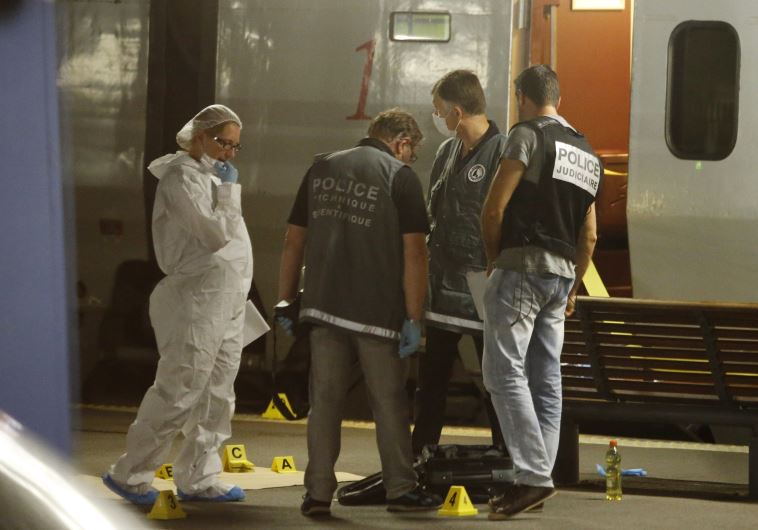 Shooter wielding machine gun injures three on train to Paris - The ...