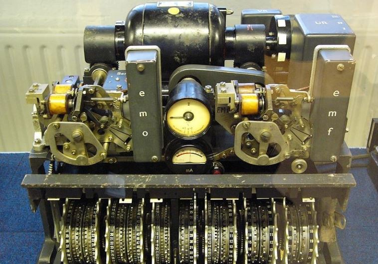 Rare Nazi coding machine bought from British woman on eBay for £9.50 ...