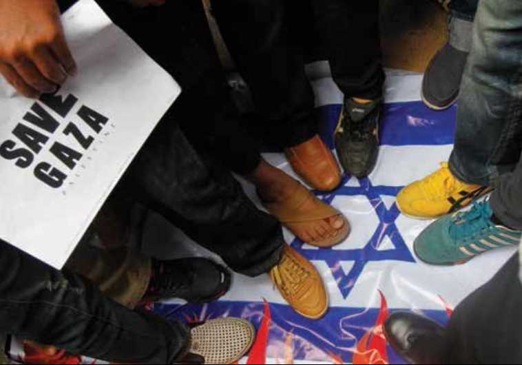 'F**k Israel, long live the Intifada' angry mob screams at Jewish UC ...