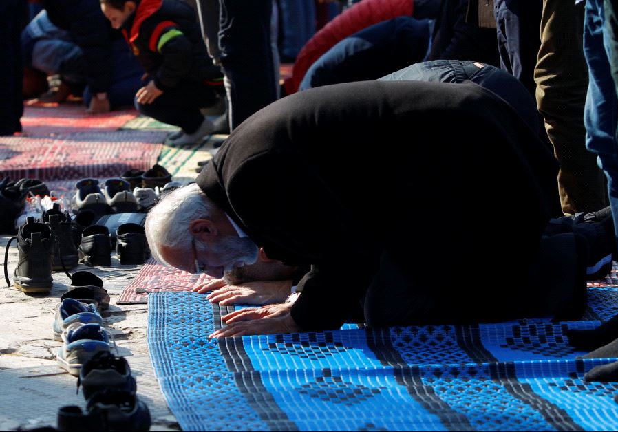 Proper movements in Muslim prayer ritual can reduce lower-back pain ...